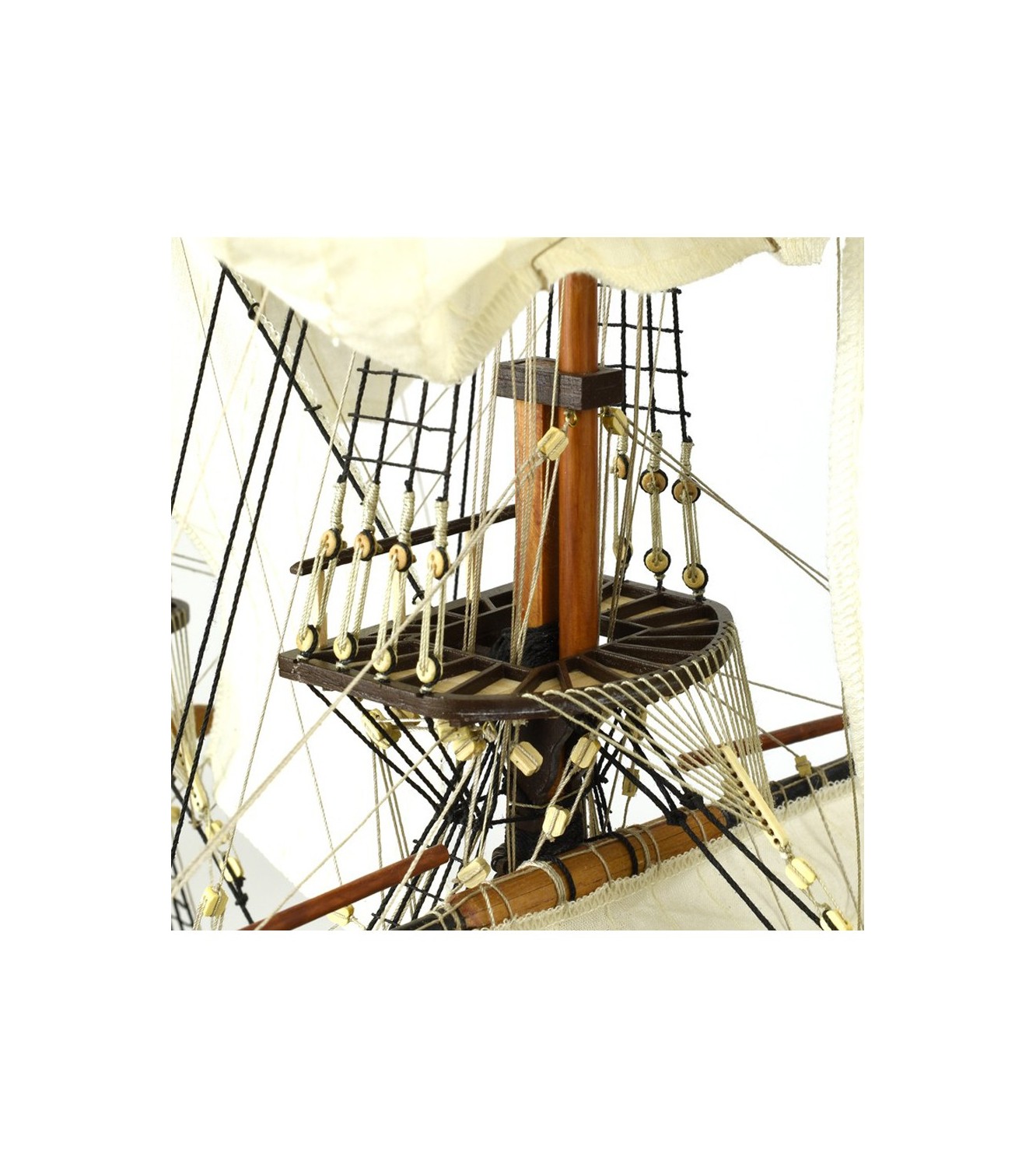 Houten modelschip HMS Endeavour in schaal 1:65