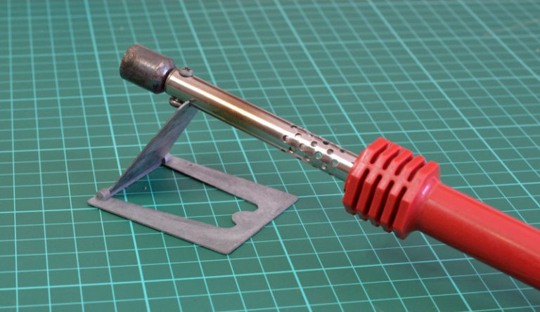 Electric Plank Bender: How to Use an Essential Tool for Naval Modeling