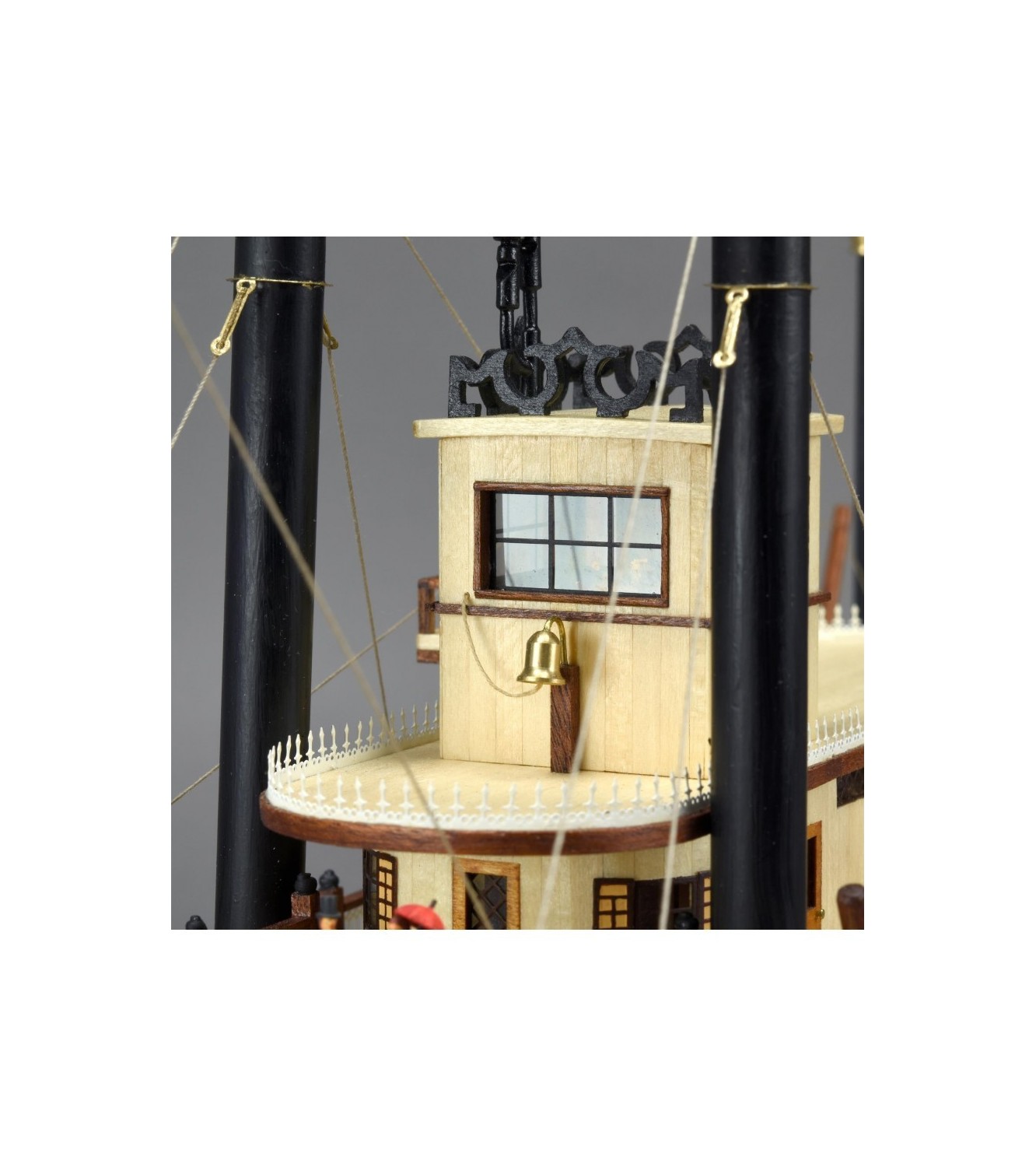 Wooden Paddle Steamer Model: King of the Mississippi 1:80