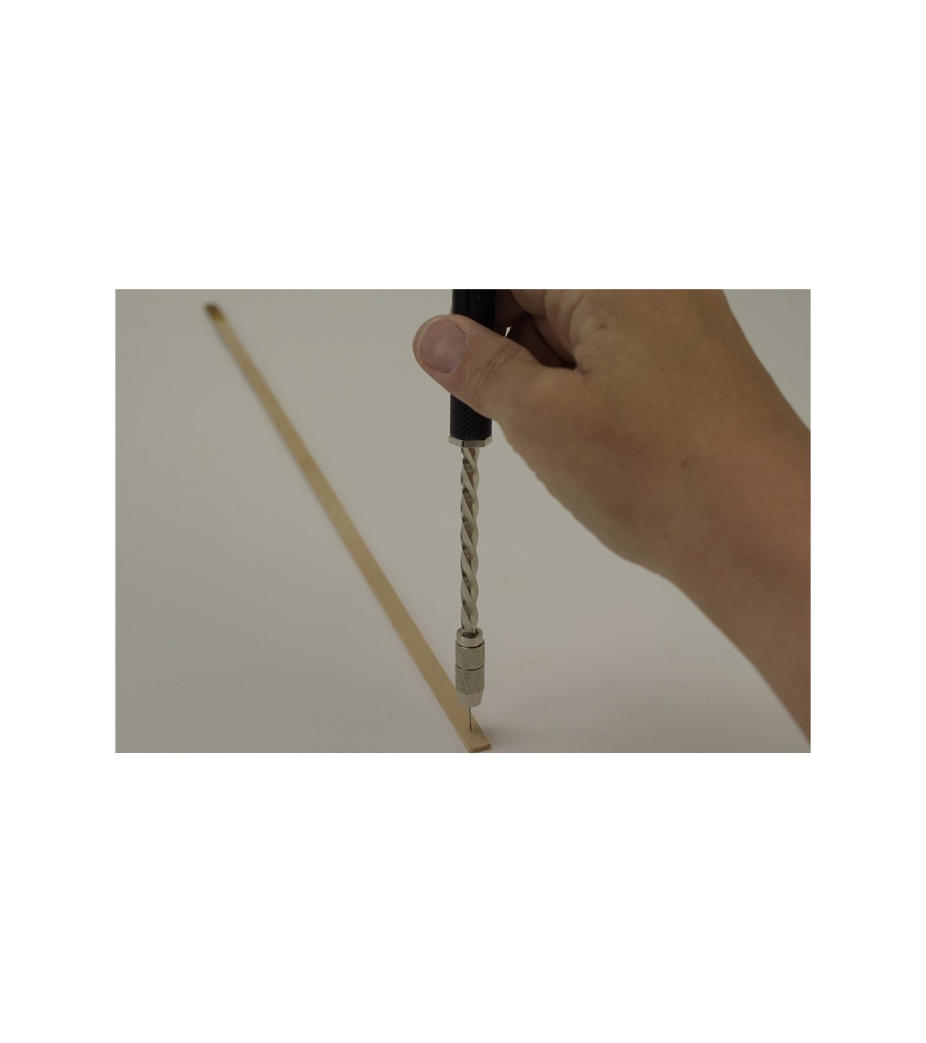 Manual Drill for Modeling and Crafts with Automatic Twist