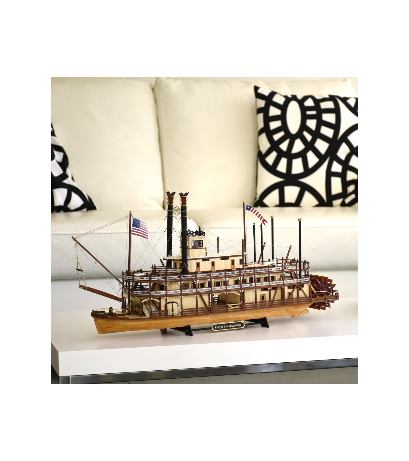 Wooden Paddle Steamer Model: King of the Mississippi 1:80