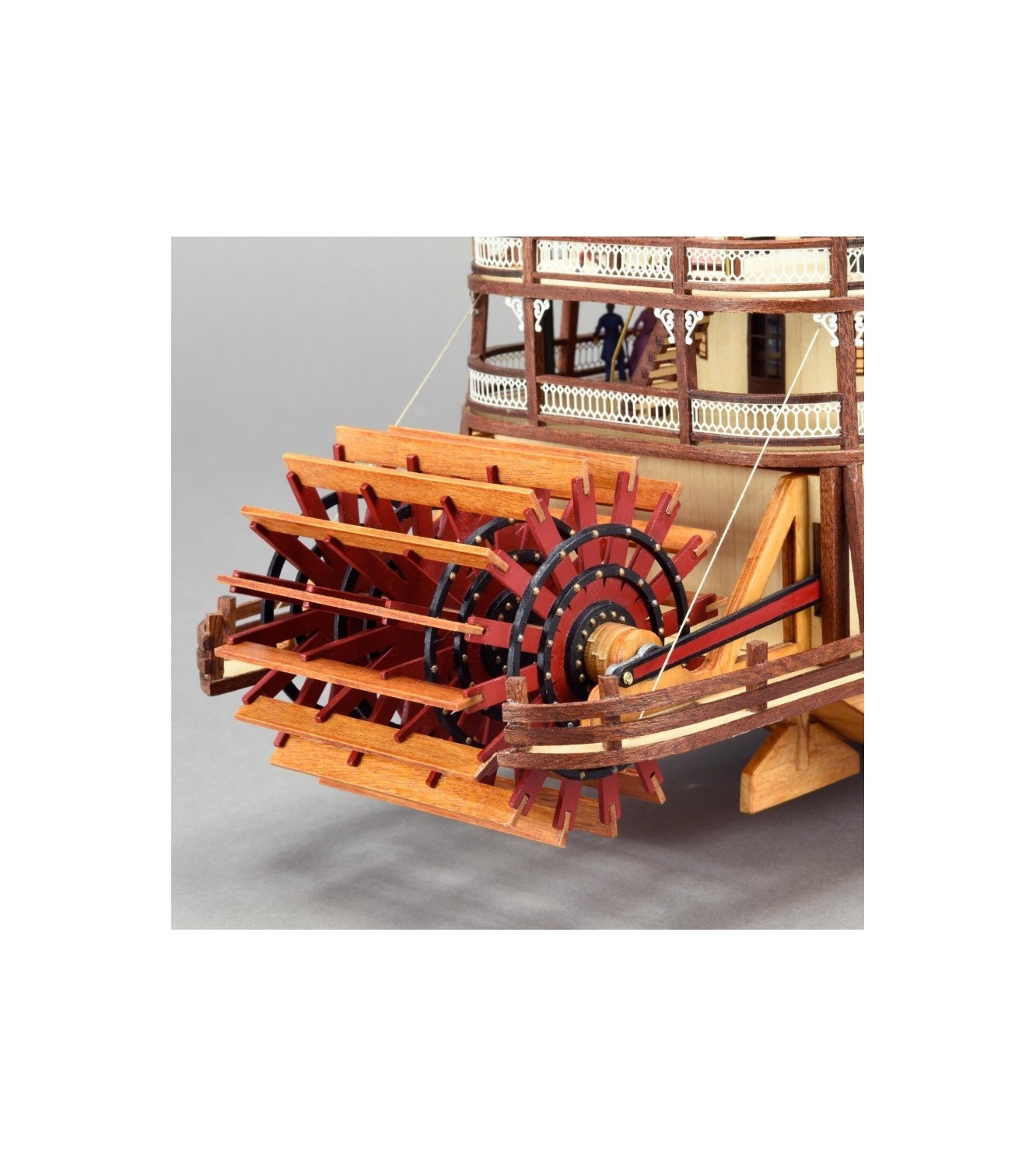 Wooden Paddle Steamer Model: King of the Mississippi 1:80